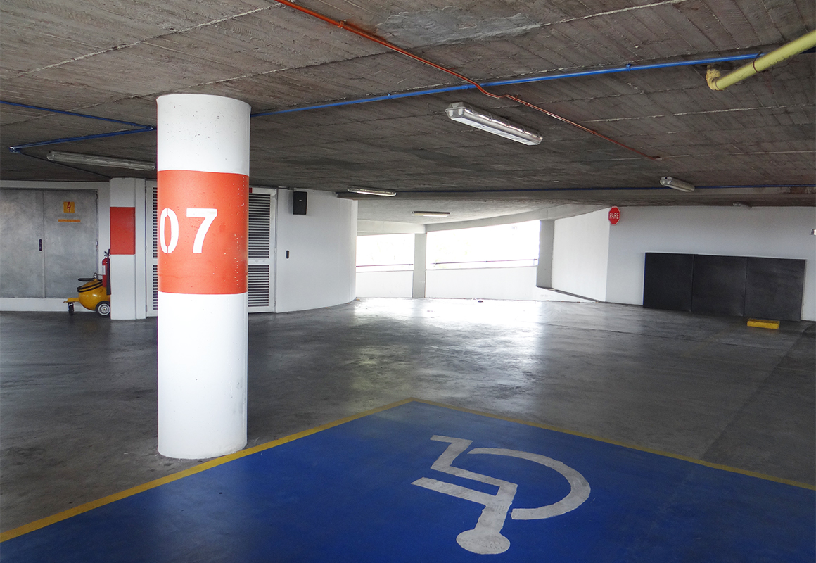 Parqueadero - CENTRO COMERCIAL PLAZA54